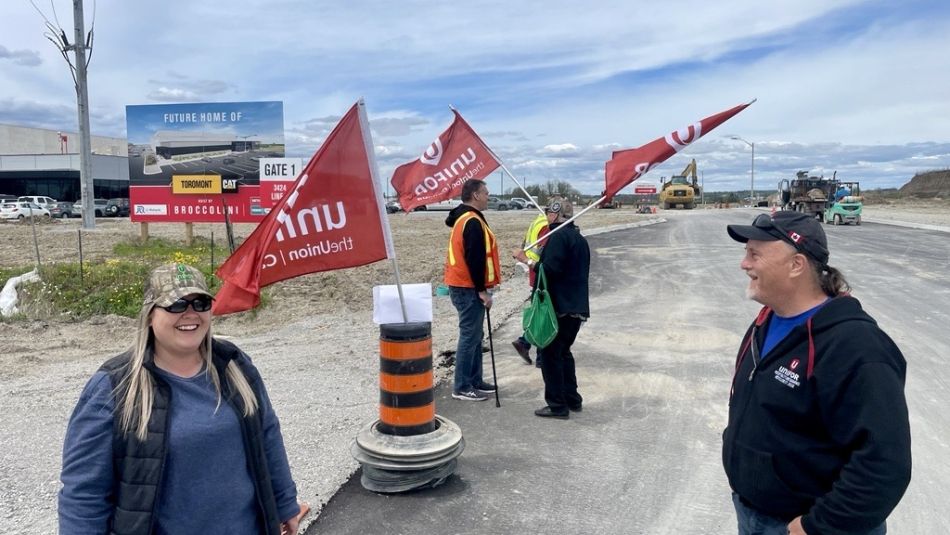 Unifor welcomes new members from Toromont Remanufacturing in Bradford ...